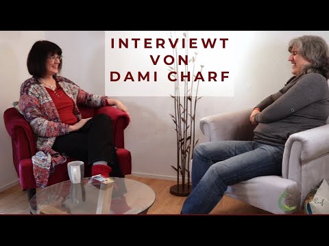 Dami Charf interviewt Katharina Klees zum Traum(a)Haus-Konzept - YouTube