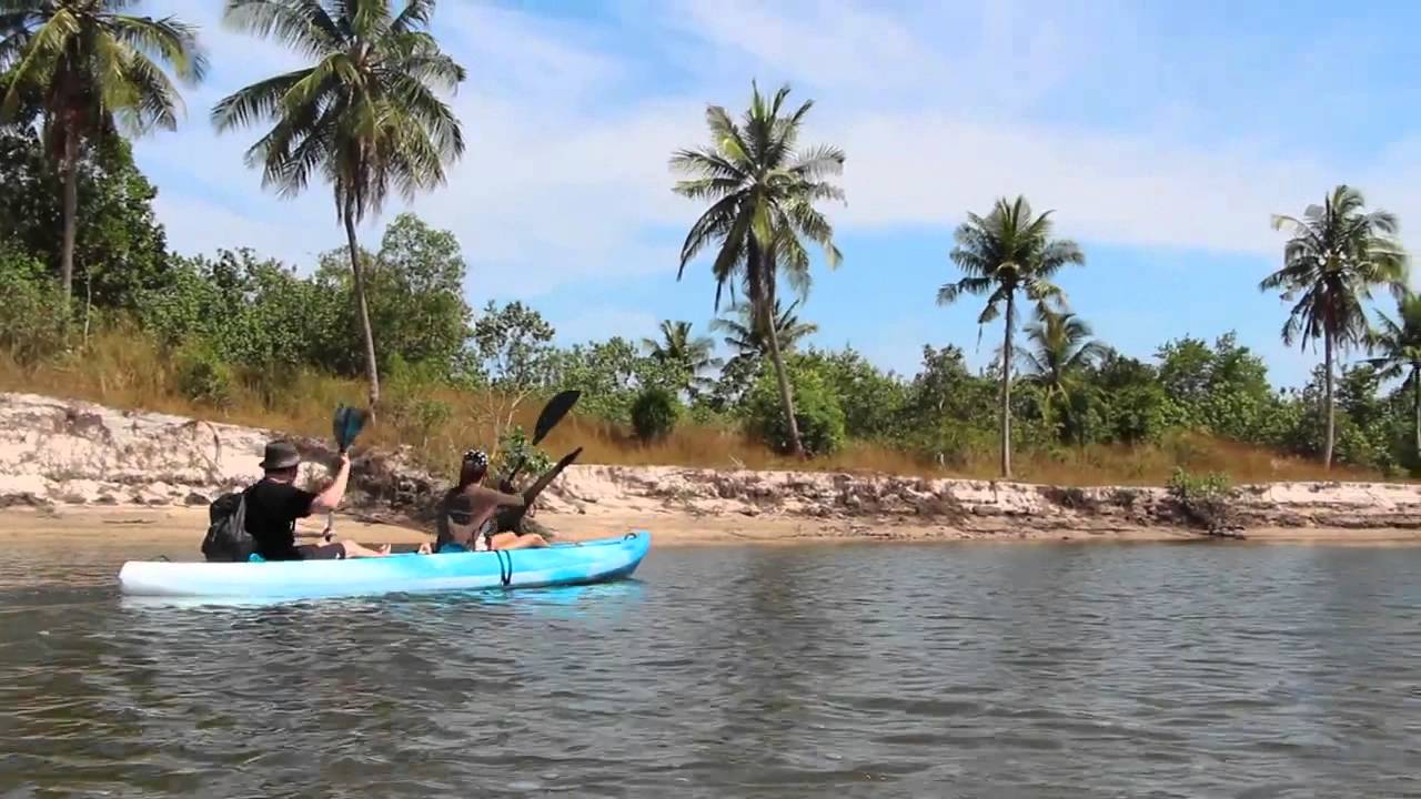 Weekend KAYAK with Wet Cats Center - YouTube