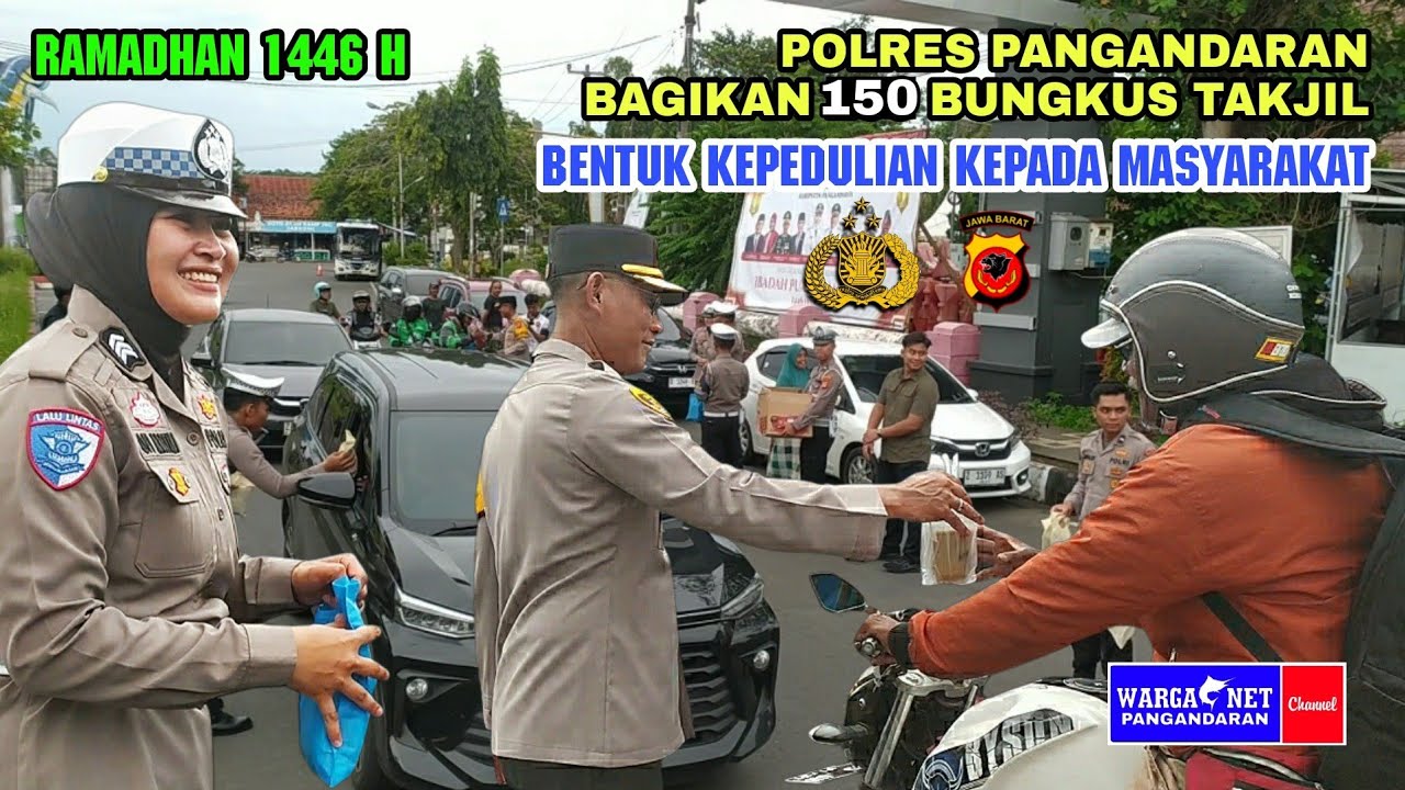 Polres Pangandaran Bagi-Bagi Takjil Di Sekitar Bundaran Marlin - YouTube