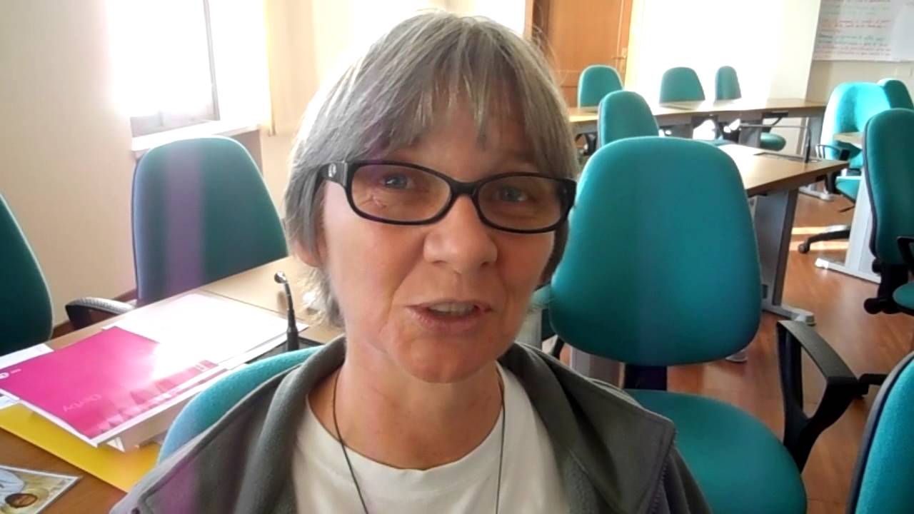 Intercapitolo missionarie comboniane - Intervista a suor Laura - YouTube