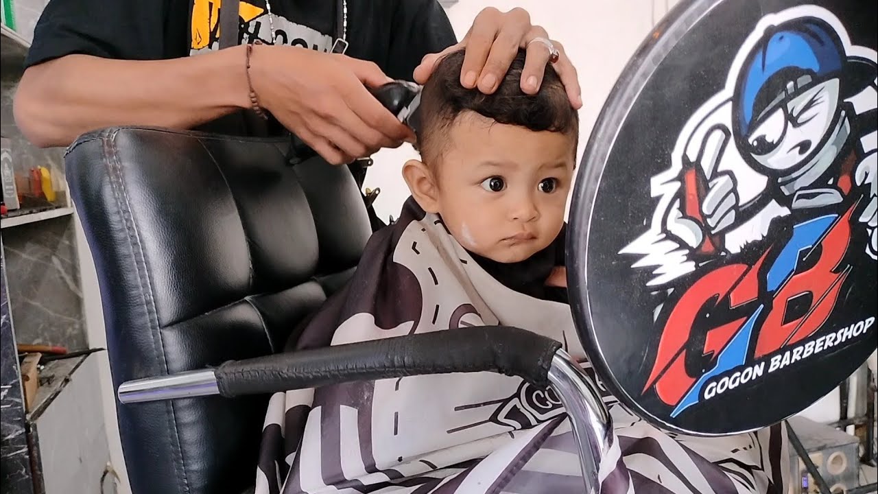 POTONG RAMBUT BAYI LAKI-LAKI 8 BULAN BIAR MAKIN GANTENG - YouTube