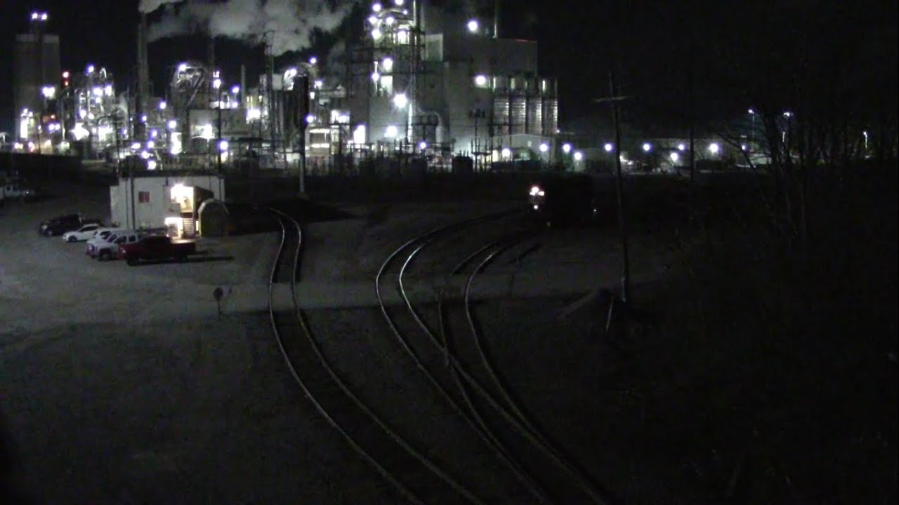 NS DL42 with NS 5199 (High Hood) Returning to the NS East Yard in ...