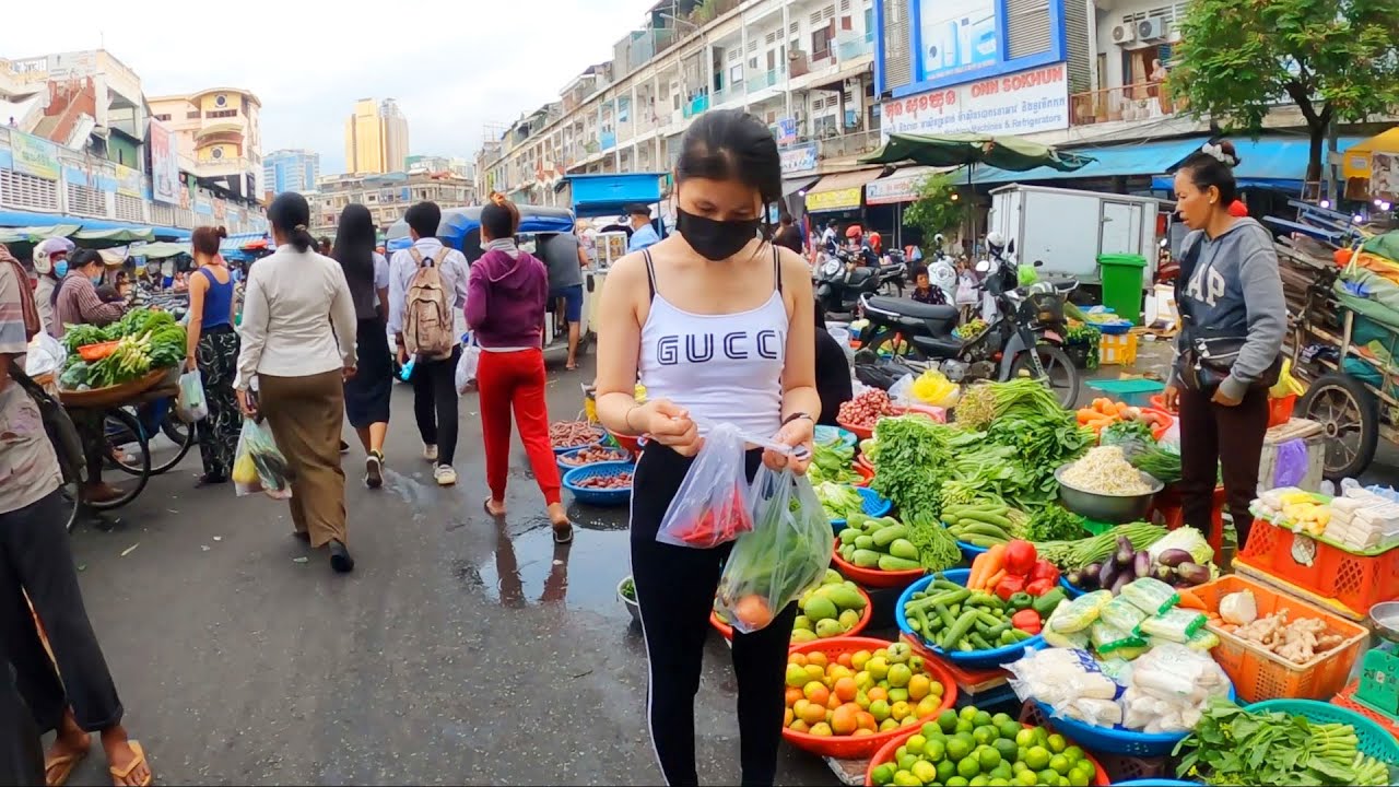 Cambodia Market Street Food - Evening Tour at Orussey Market Phnom Penh ...