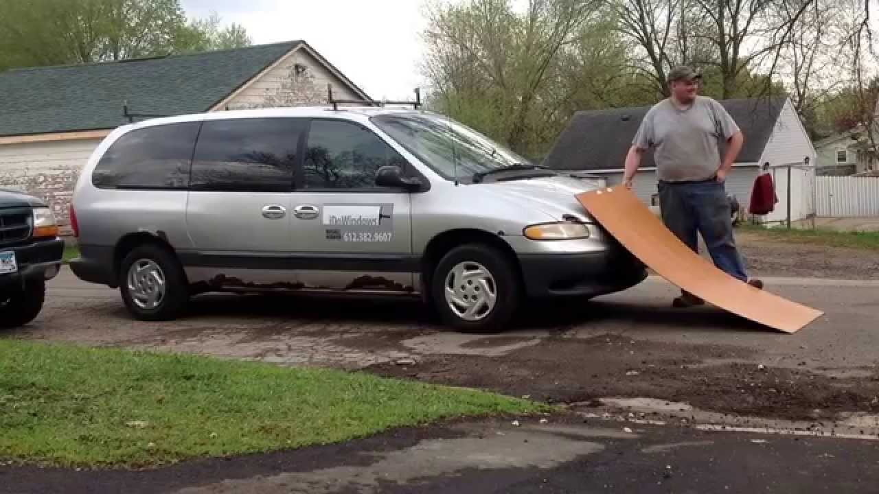 Stock spec Slash tries to jump a mini van. - YouTube