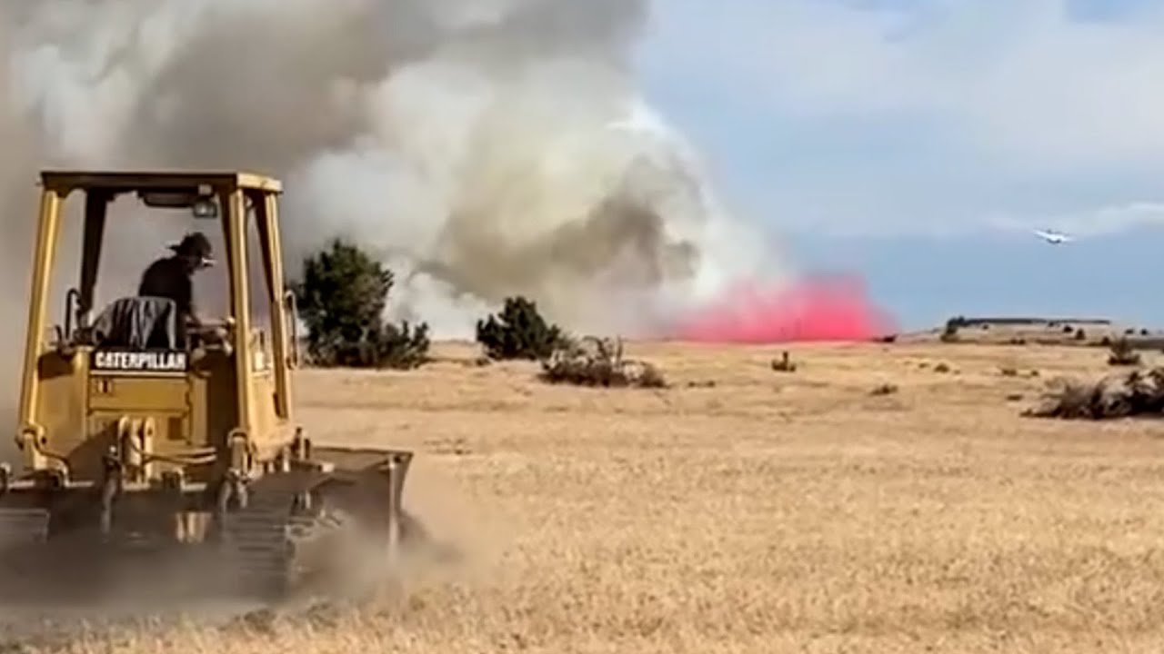 Aircraft, dozer battle Lone Rock Fire in Gilliam County - YouTube