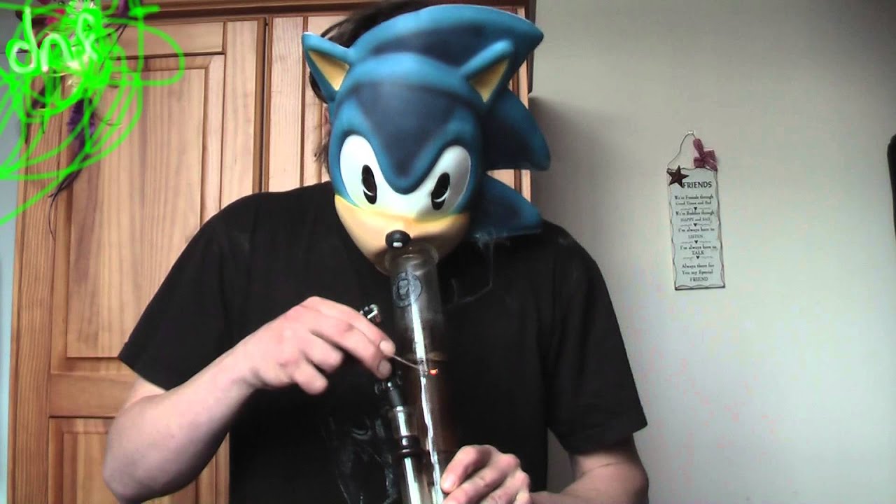 Sonic has 3 bongs before going to Skyrim - YouTube