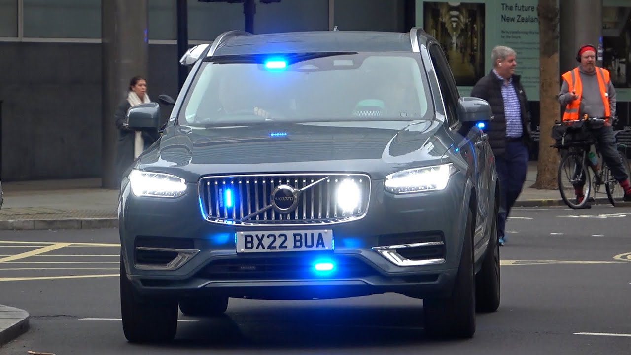 Metropolitan Police unmarked Volvo XC90 - YouTube