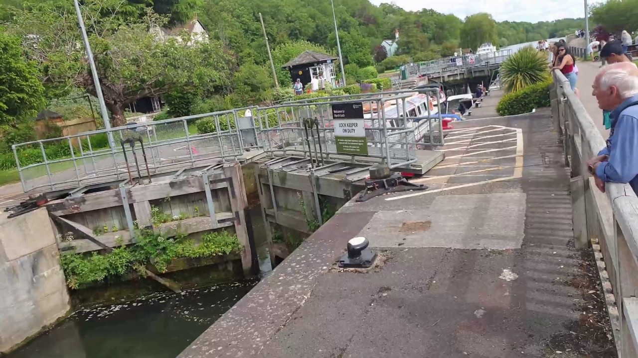 Marsh Lock - Henley-on-Thames, Oxfordshire, England - YouTube