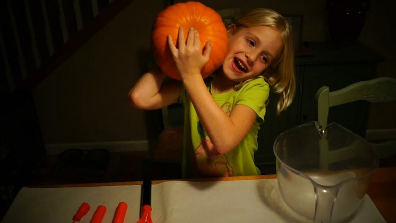 Chloe's Halloween Pumpkin Carving 2013 - YouTube