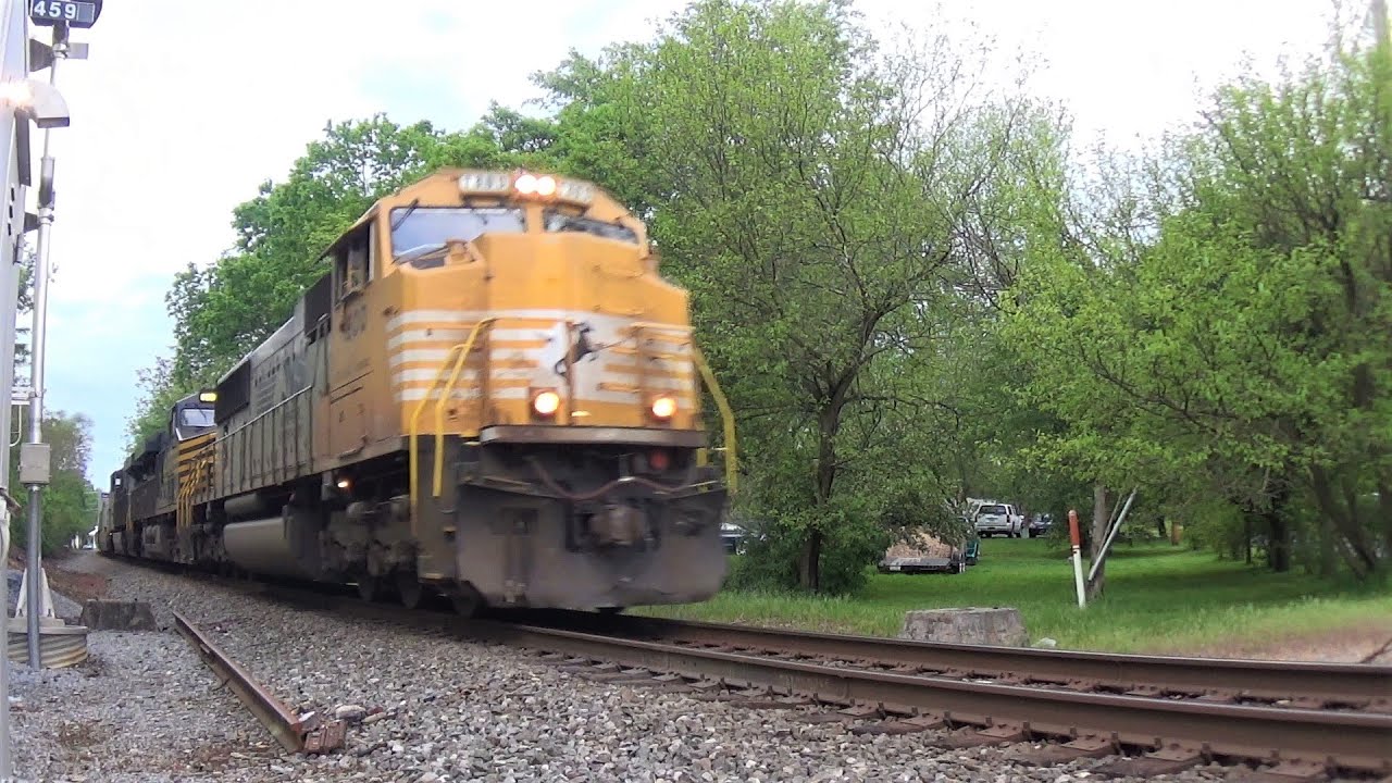 NS 4002, NS 1800, and NKP Heritage Unit While Railfanning at Boyce ...