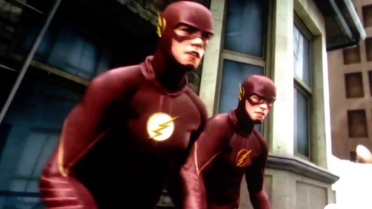 Future flash vs past flash - YouTube