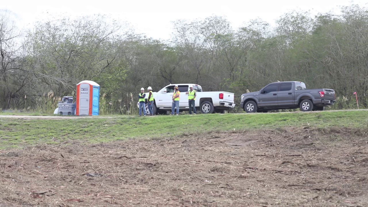 Land cleared for new border wall in Mission, Texas - YouTube