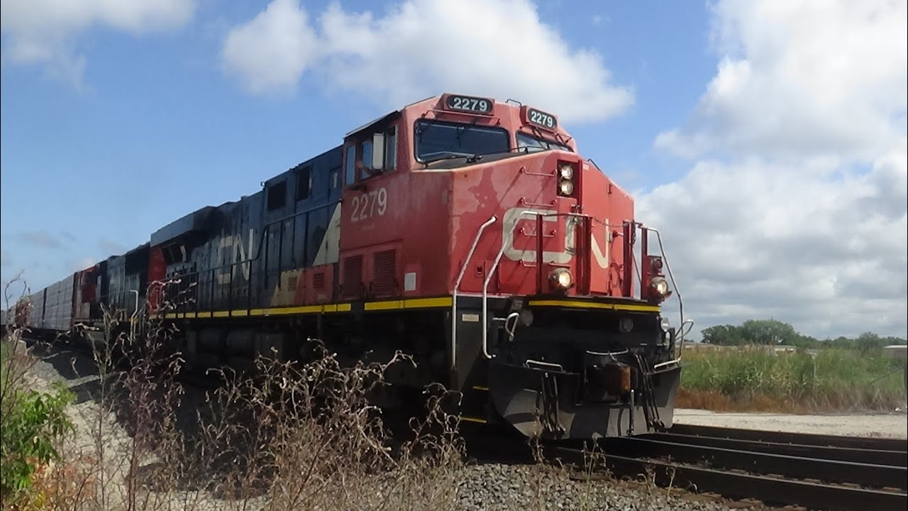CN 2279 CN 5670 MidTrain CN 2659 CN 2639 Southbound Mixed Freight 07-13-2022 - YouTube