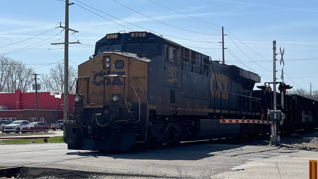 CSX 927 Comes to a Stop Over the Northline Rd. Crossing In Romulus, MI ...
