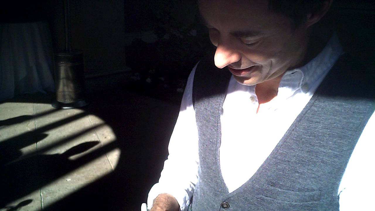 tom cavanagh signing autographs at NBC party 1 6 11 - YouTube