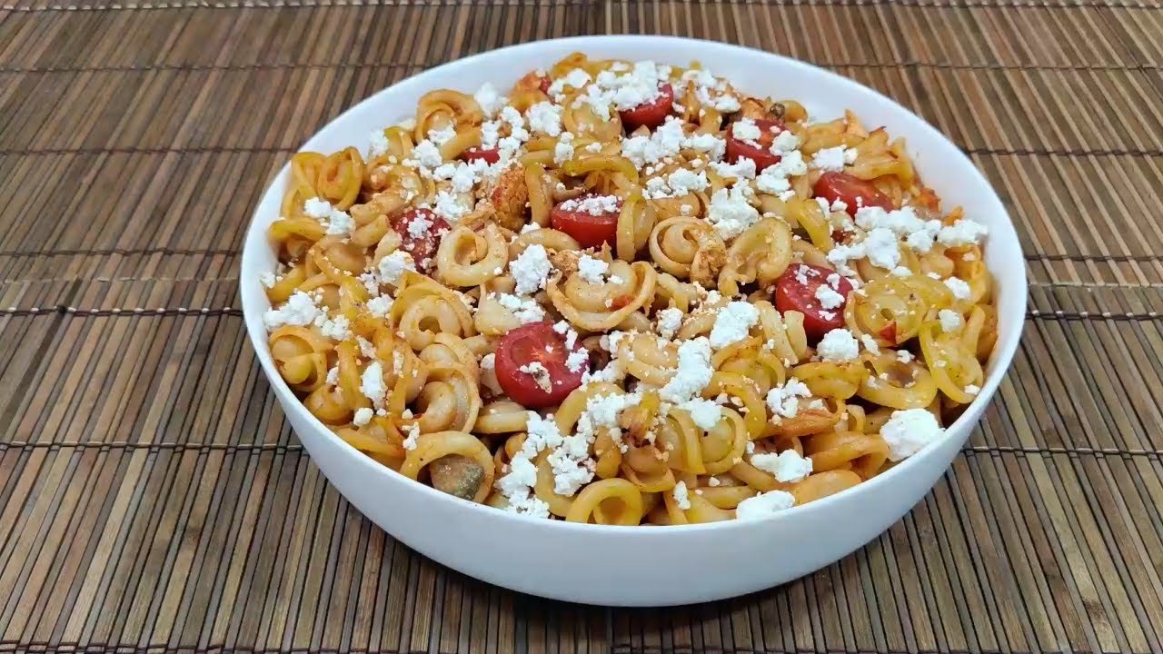 CHICKEN PASTA IN OVEN! This chicken pasta bake with cheese is what you ...