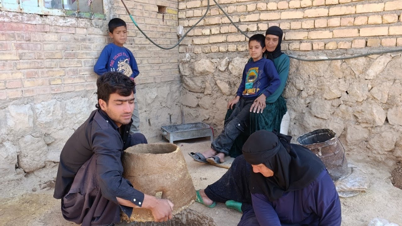 Tayyaba takes care of her children with Hashem's help. - YouTube