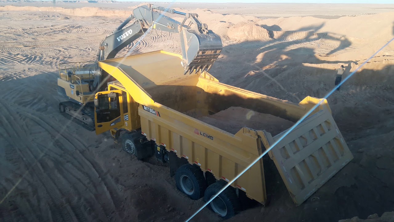 Volvo excavator pulling MT-86 Dump truck in Mongolia - YouTube