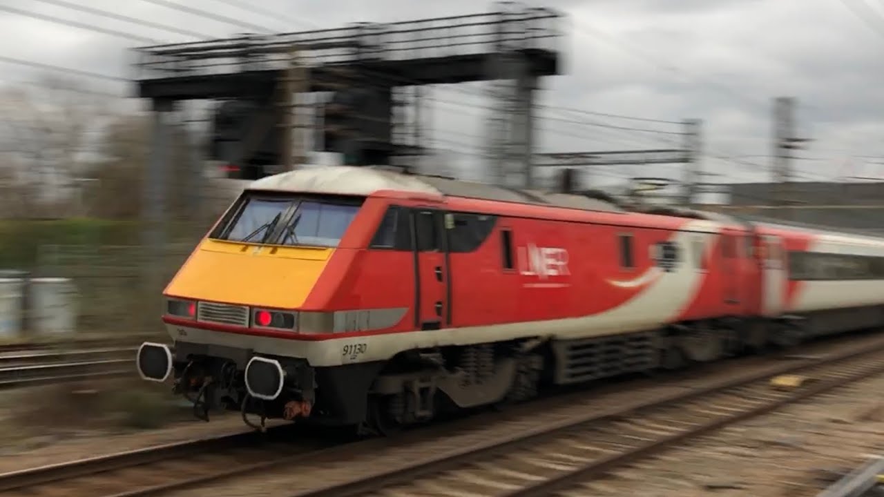 MEGA HORN! LNER DVT Class 82 & 91130 (Lord Mayor of Newcastle) Rushes ...