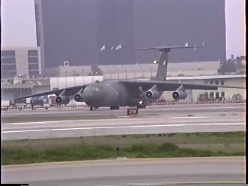 Lockheed C-141 Starlifter Departing LAX - YouTube