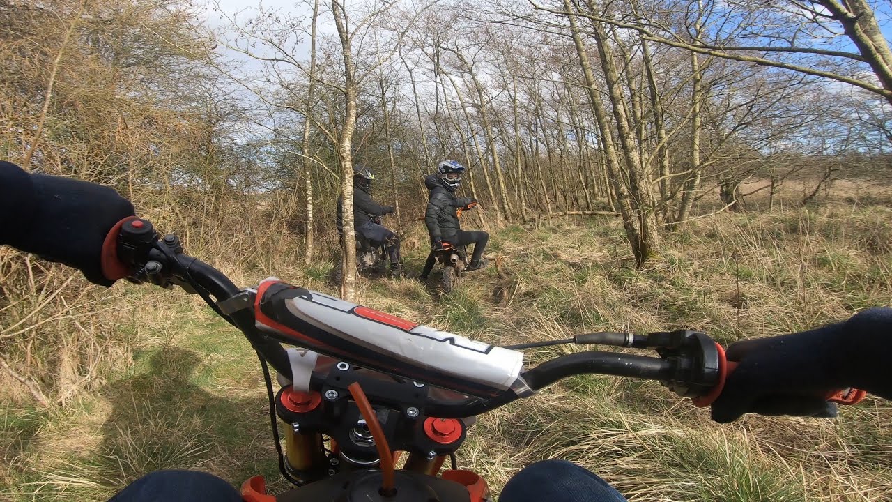 PIT BIKE EXPLORING M2r, stomp and thump - YouTube