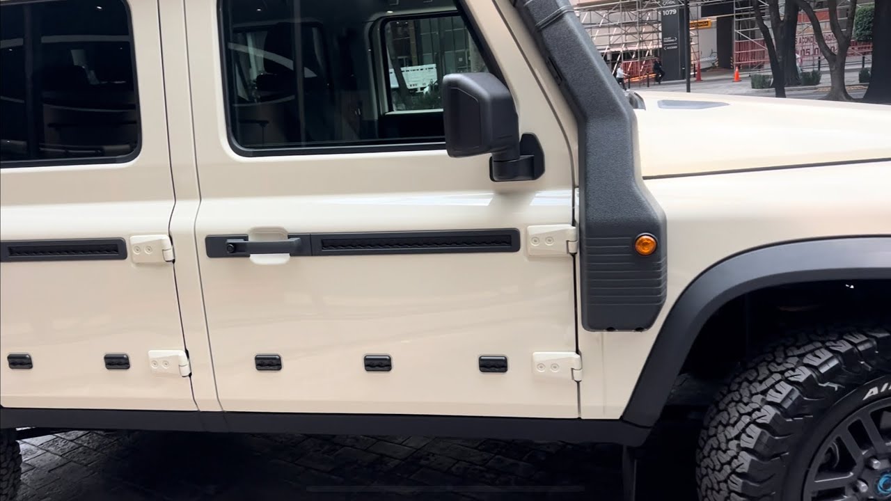 INEOS GRENADIER Supera por mucho a un JEEP RUBICON - YouTube