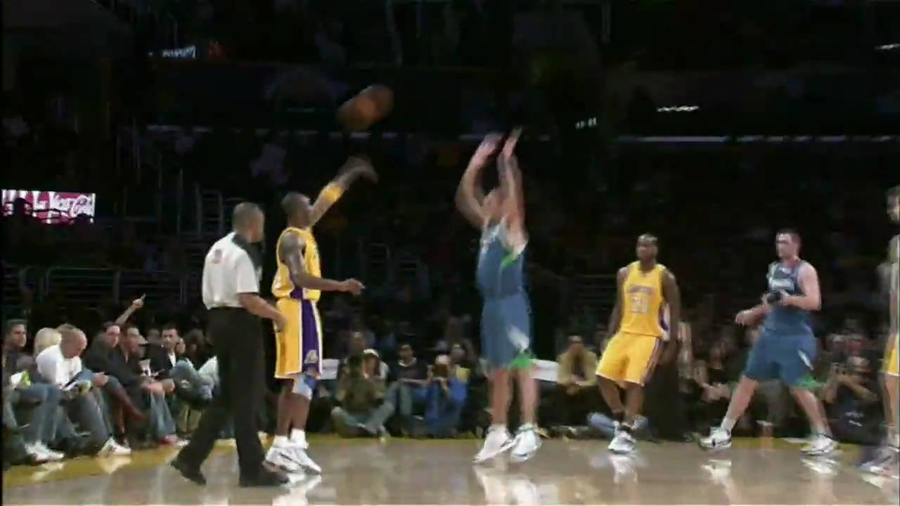 Kobe's One-Handed Pass - YouTube
