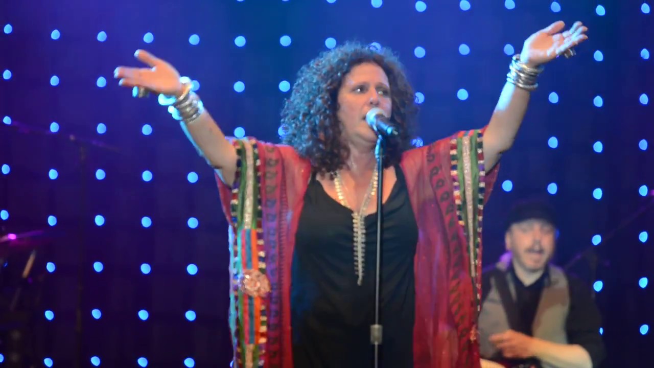 Angel Forrest at the 2017 Cahors Blues Festival - Papa - YouTube