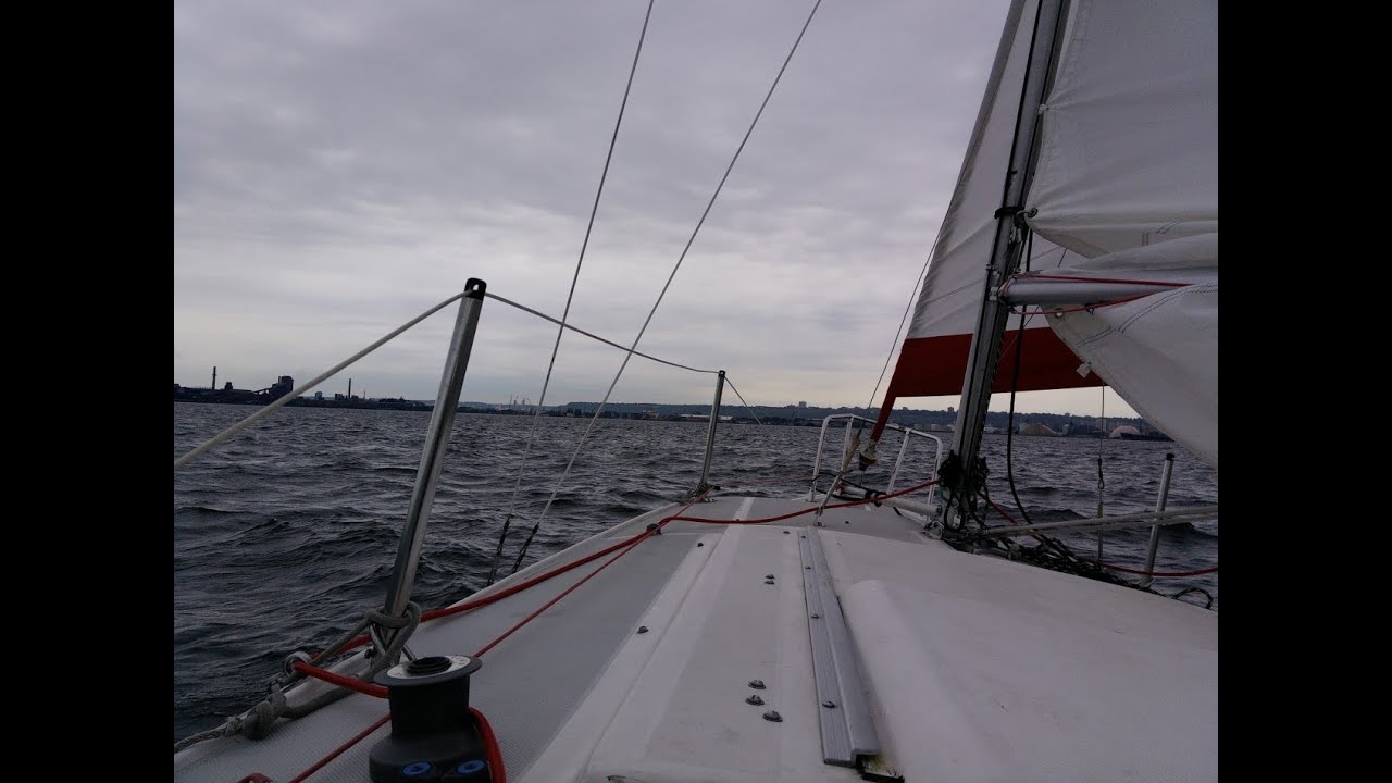 1989 Macgregor 26D - maiden voyage, strong wind (17 knots) - YouTube