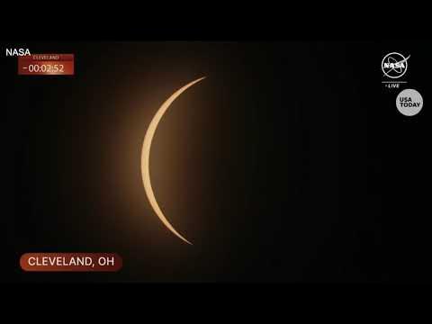 2024 solar eclipse reaction to reaching totality in Cleveland, Ohio ...