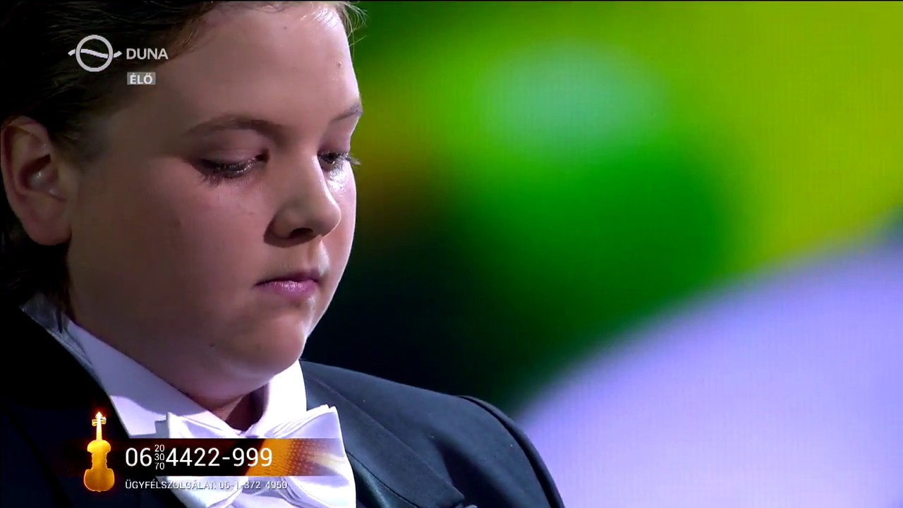 Balázs Piri Soma – Joseph Haydn D dúr zongoraverseny - YouTube