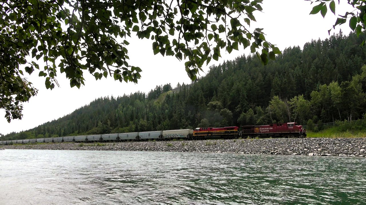 CPKC Westbound Grain Loads - YouTube