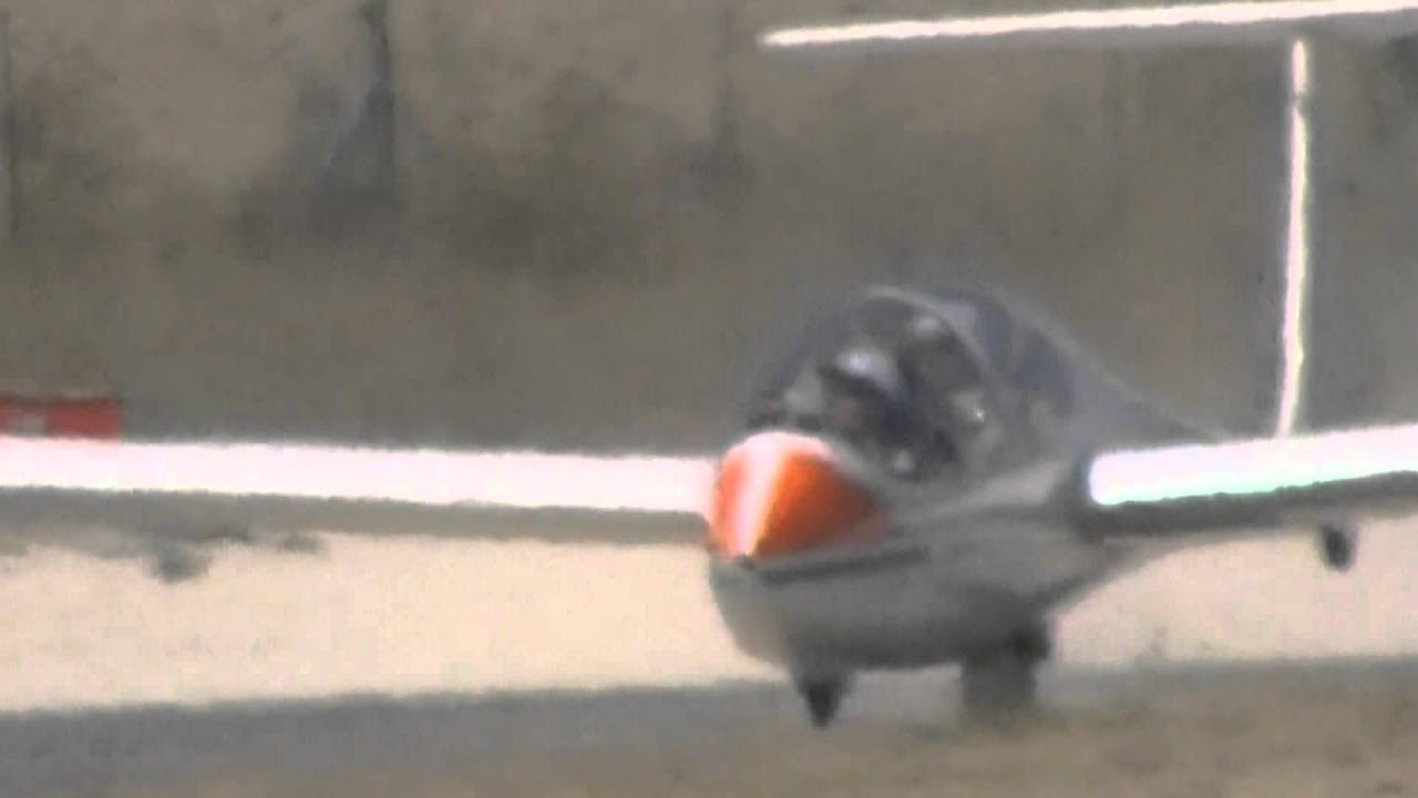 Short Landing - Grob G-103A Twin Astir Acro in LEIG - YouTube