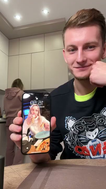 Заметил что она поменяла заставку на телефоне🥶 Youtube