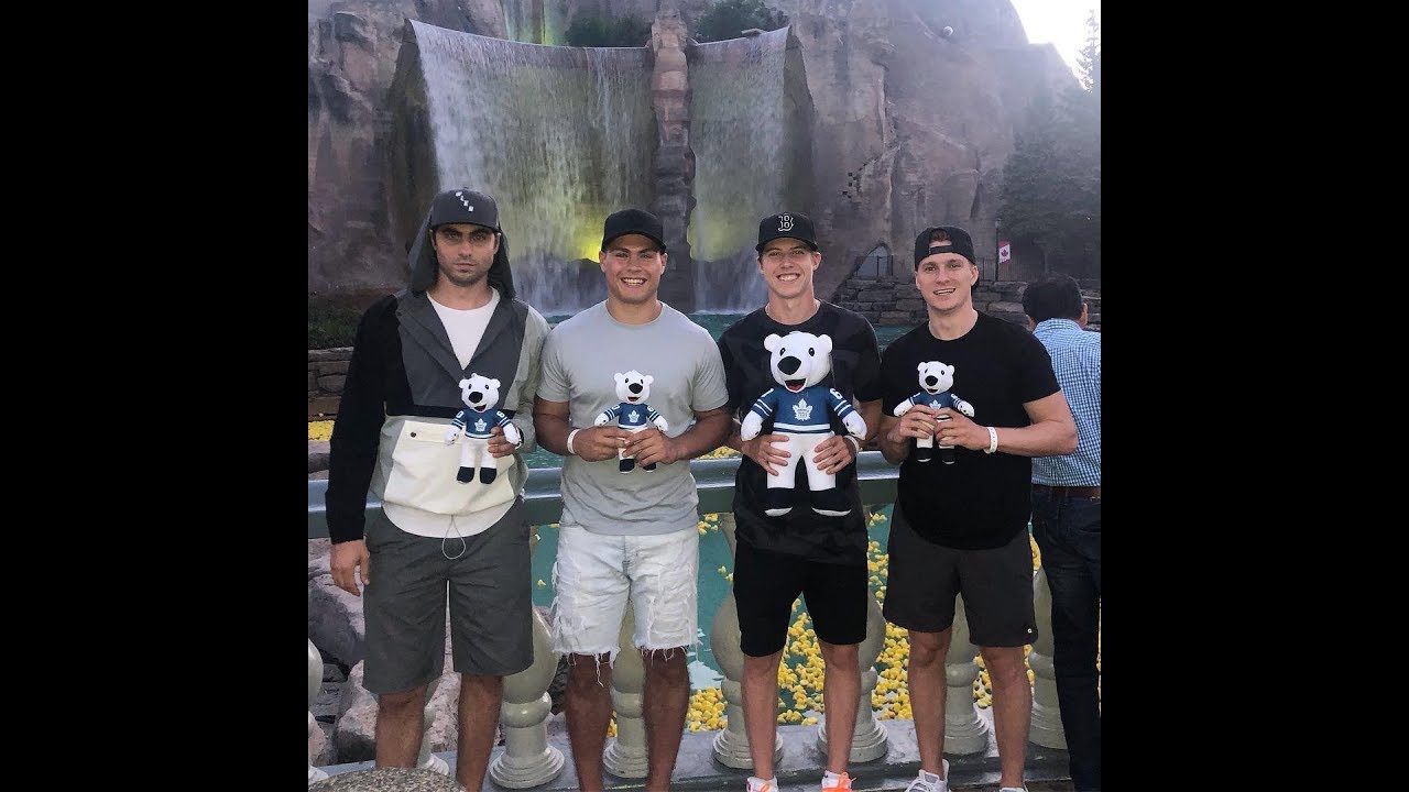Chris and Mitch Marner at Canada's Wonderland with friends - August 31 ...