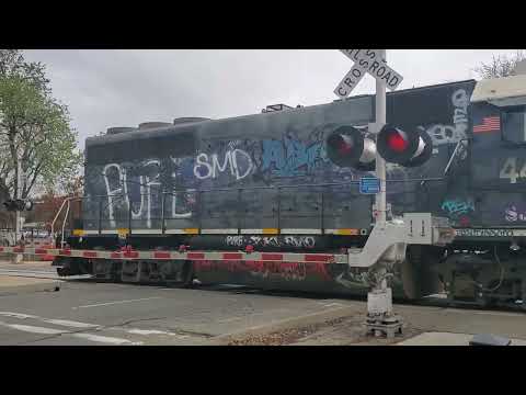 SJVR 442 Clovis local passing Fresno Amtrak Station Fresno ca - YouTube