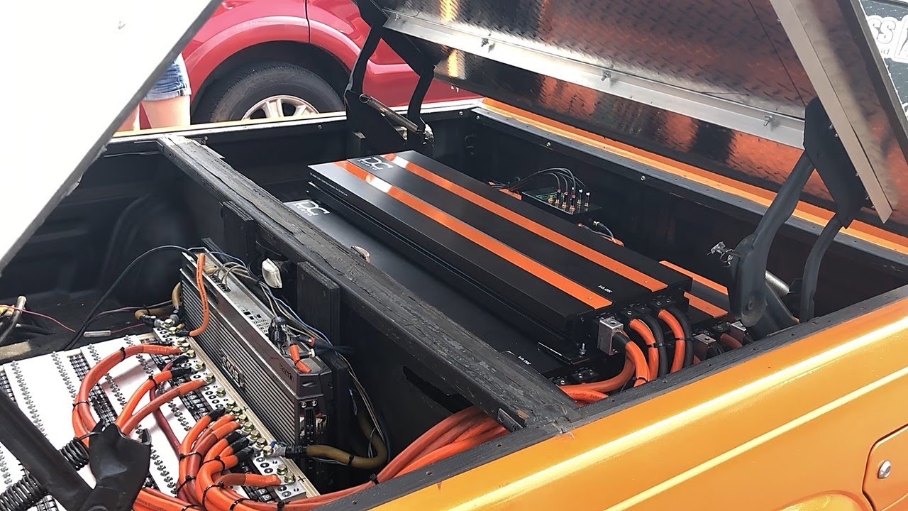 10,000 WATT RMS AMPS IN THIS LOUD SYSTEM! - YouTube