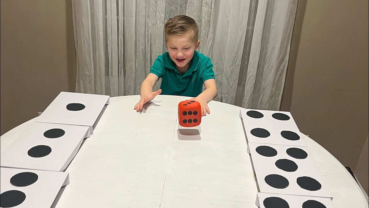 Dice Roll Family Game - YouTube
