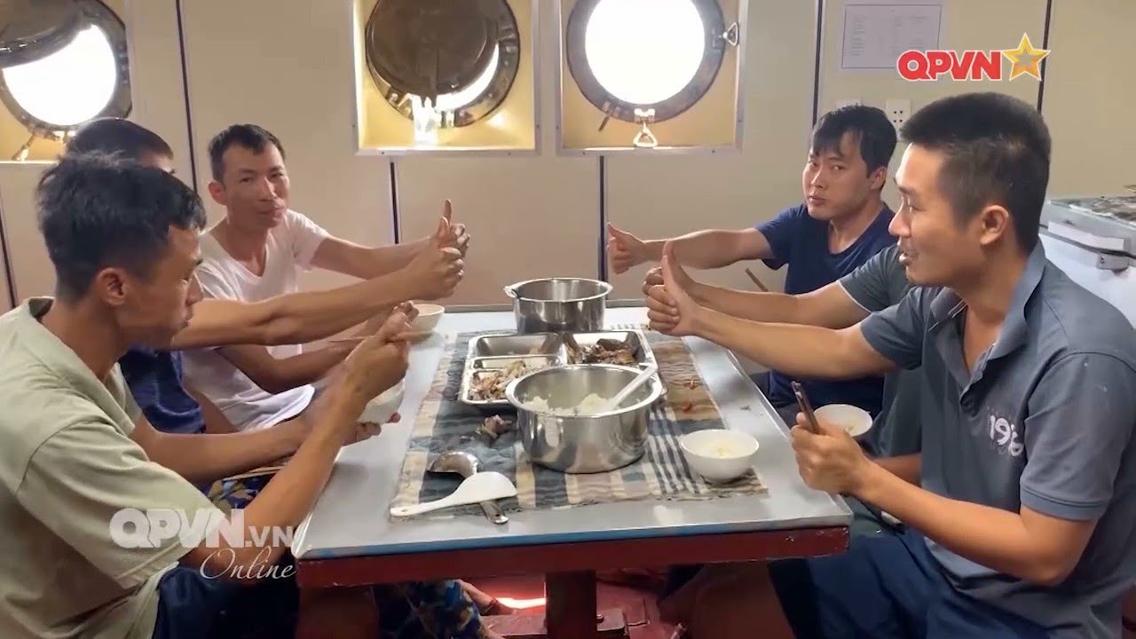Chuyện bếp núc trên Tàu Trường Sa 16 - YouTube