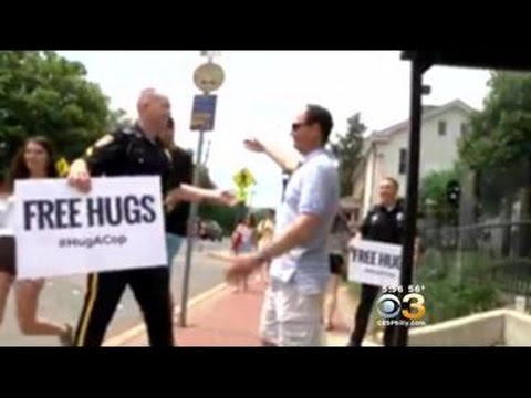Delaware Police Officers Offer Free Hugs - YouTube