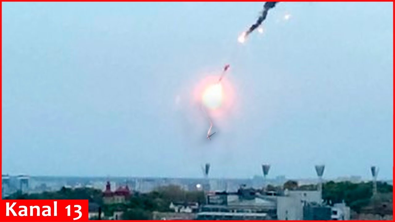 Russia launches large air raid on Kyiv - YouTube