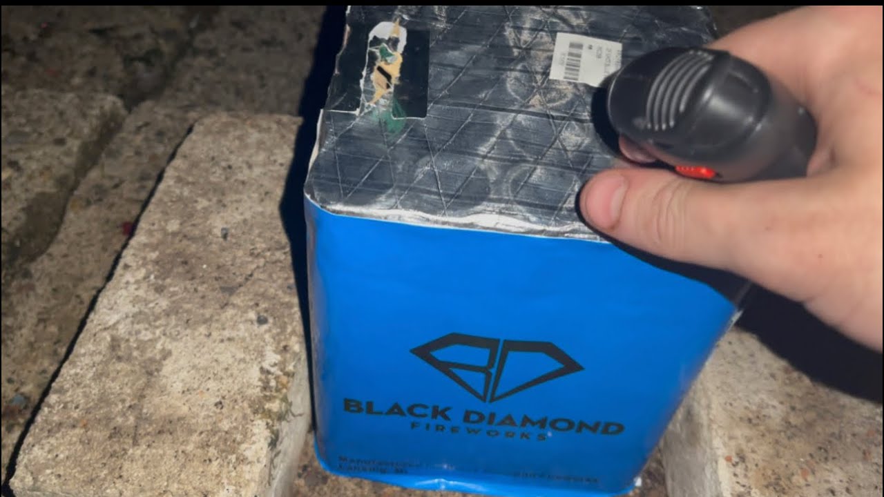 Demo of 25 shot blue Willow by Black diamond fireworks 💥💙🤫 NO LONGER ...