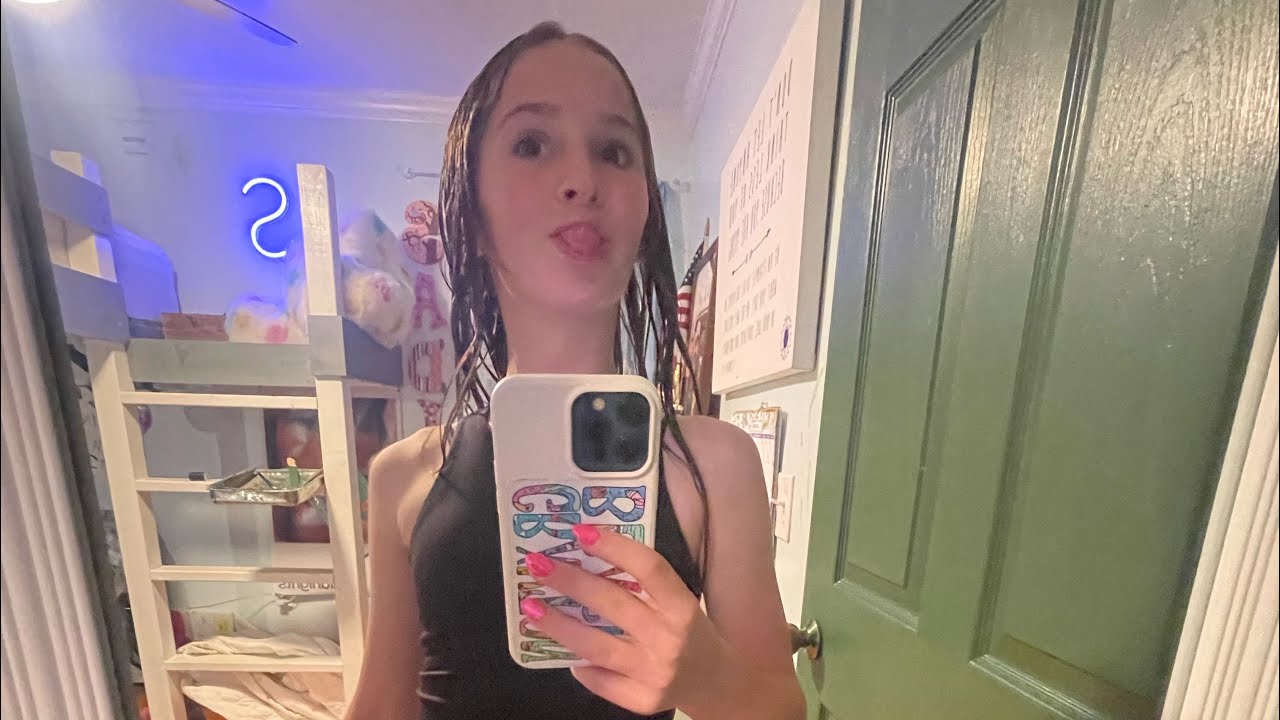 MAKE A GIANT ELF HALOW GLOW LIP GLOSS - YouTube