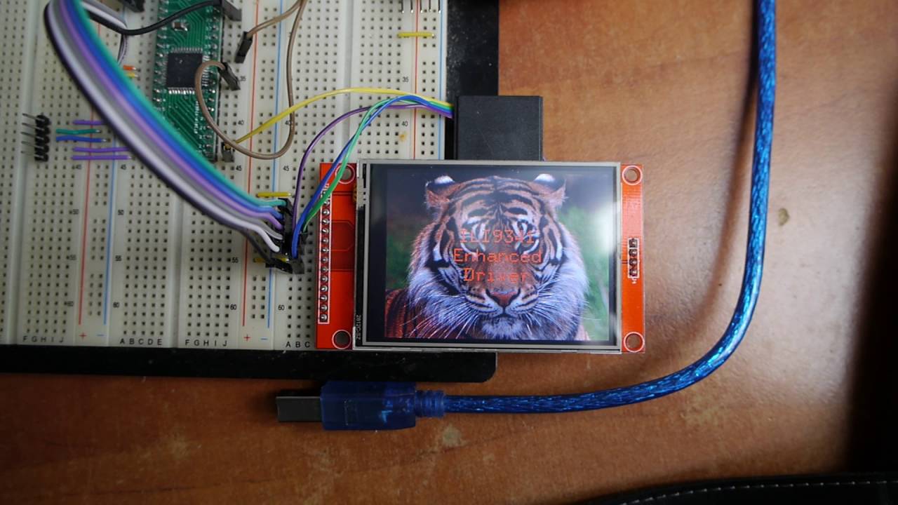 Micromite driving ILI9341 using enhanced functionality driver - YouTube