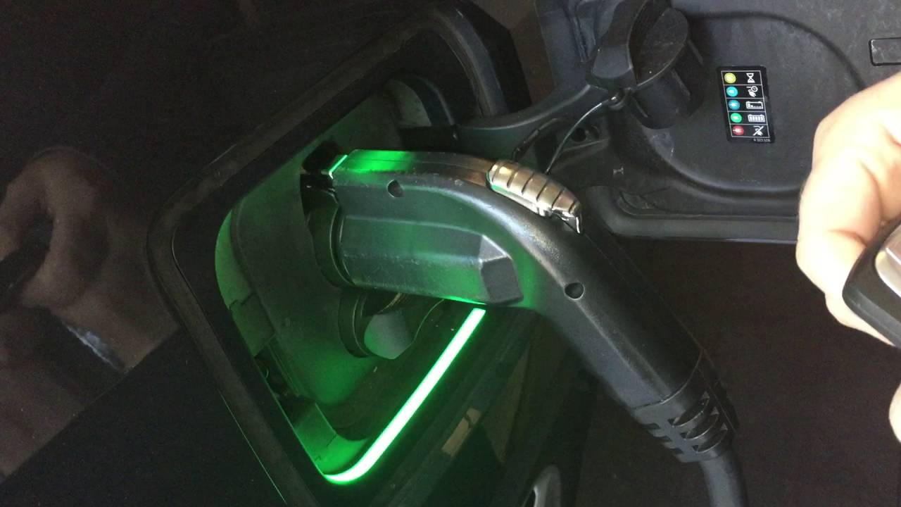 Charge port unlock on BMW i3 - YouTube