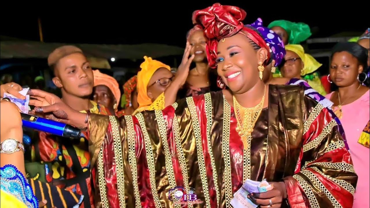 La danse de Mam Traoré - YouTube