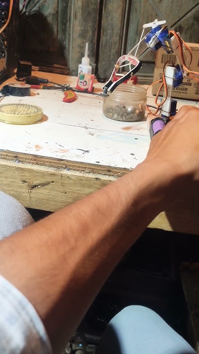 Robotic arm - YouTube