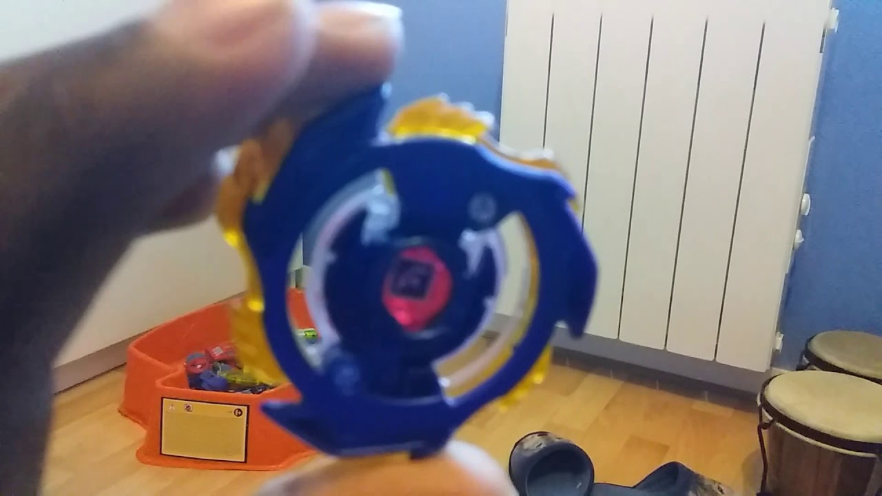 Scanner des toupies Beyblade burst évolution - YouTube