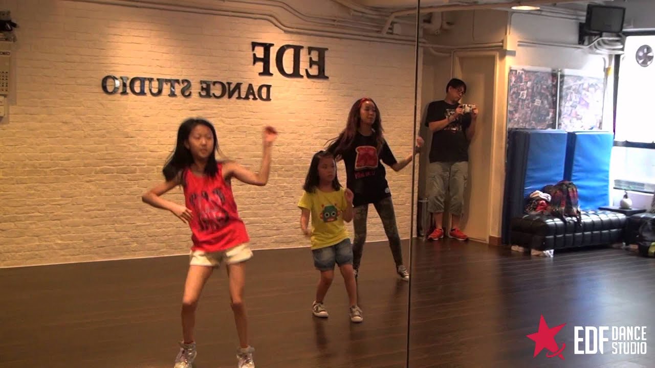 EDF Dance Studio-English Kids Dance - YouTube