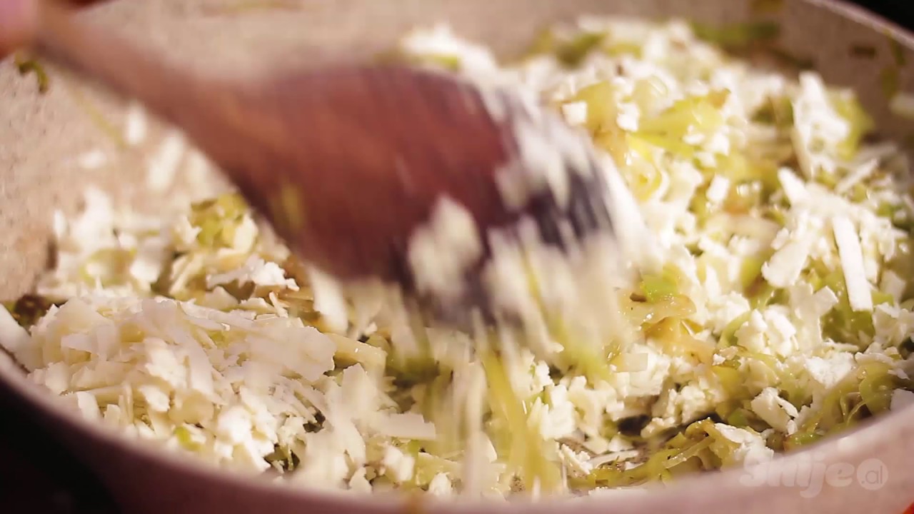 Pispili me presh - Cornbread with leeks - YouTube